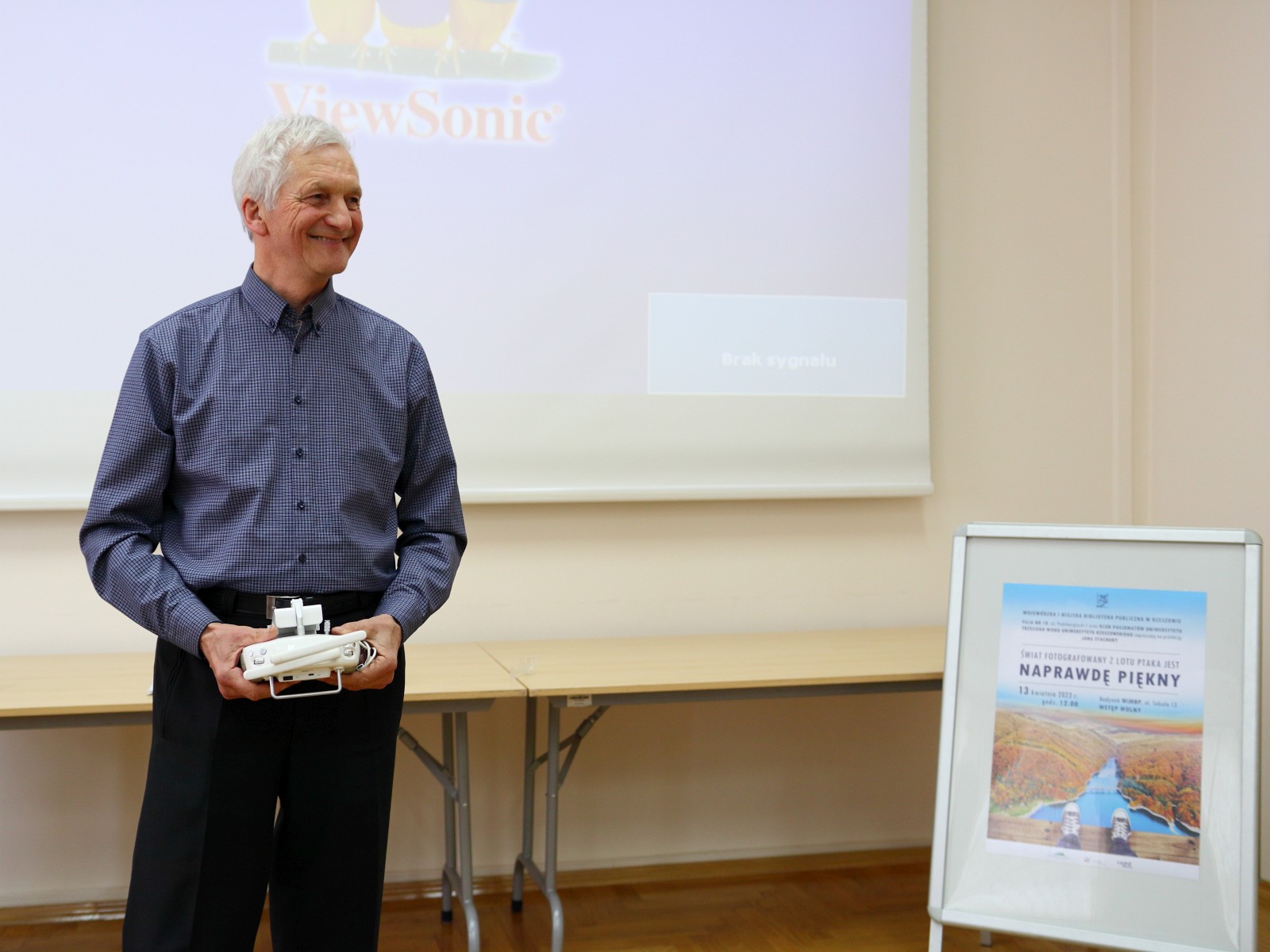 Kol. Jan Stachura w Klubie Pasjonatów. - Uniwersytet Rzeszowski