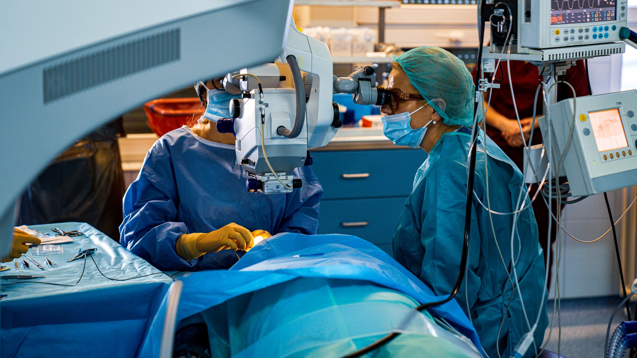 The first procedure in Poland using a new model of submacular plug ...