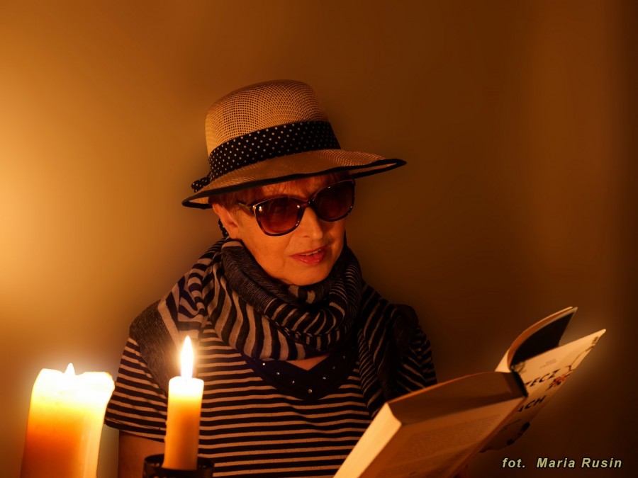 Fotografia Miesiąca Klubu Fotografii - temat: "Portret przy świecach ...